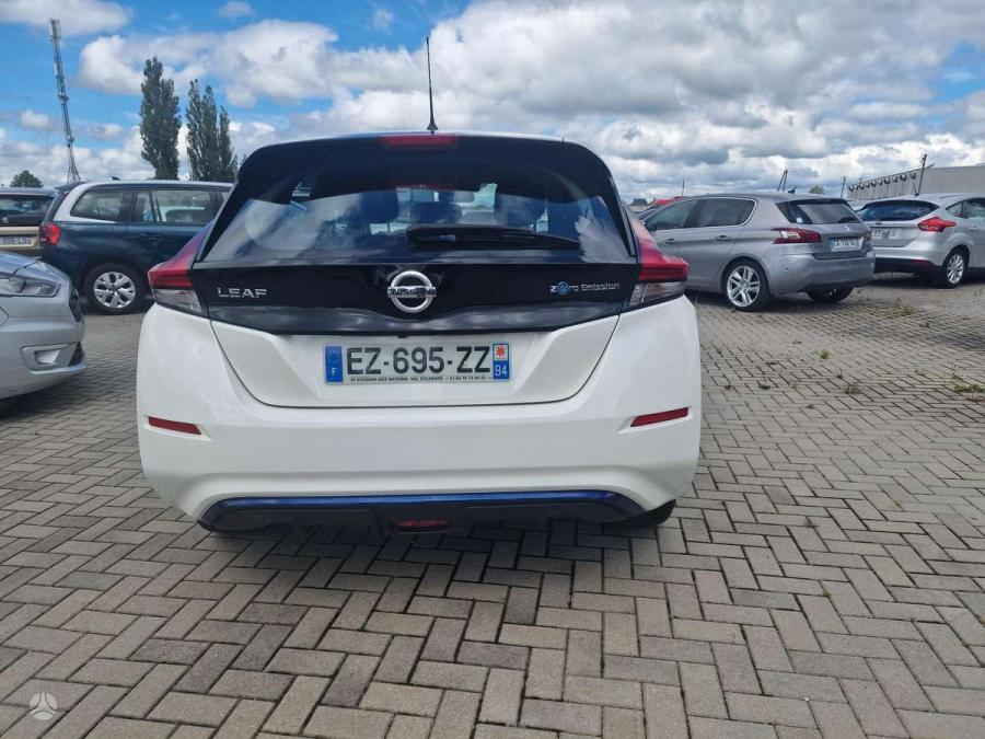 White Nissan Leaf 2018 in Taurage, with an engine capacity of 0.00 L and mileage of 28 thousand km for 10500 €, photo 11 on AUTOMOTO.COM.LV