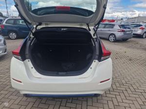 White Nissan Leaf 2018 in Taurage, with an engine capacity of 0.00 L and mileage of 28 thousand km for 10500 €, photo 13 on AUTOMOTO.COM.LV