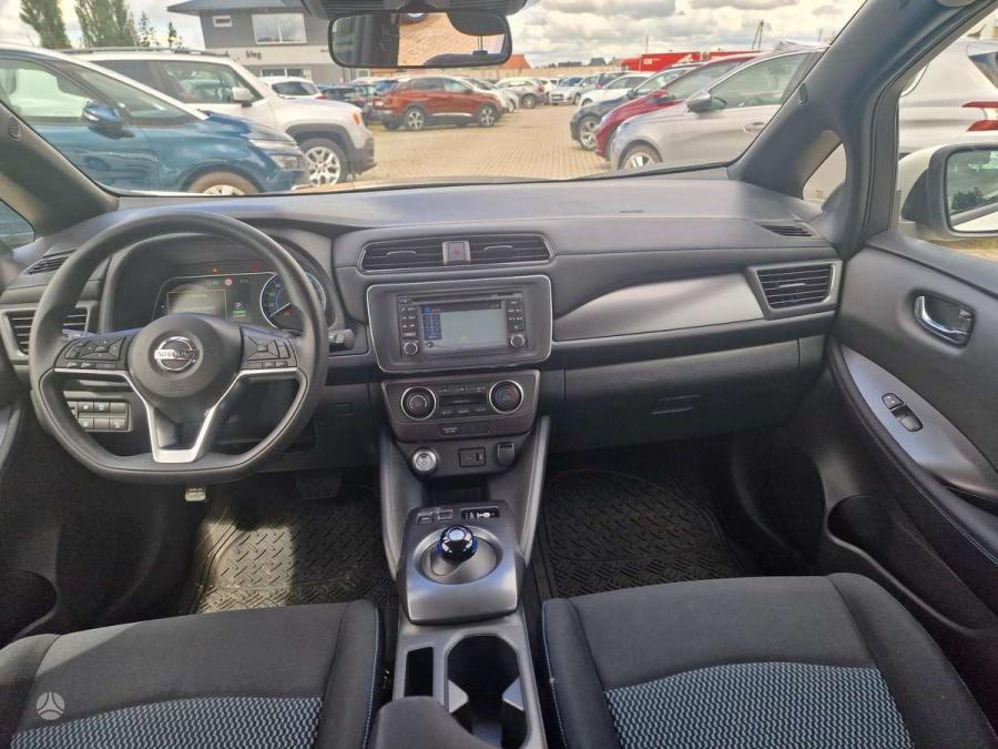 White Nissan Leaf 2018 in Taurage, with an engine capacity of 0.00 L and mileage of 28 thousand km for 10500 €, photo 15 on AUTOMOTO.COM.LV