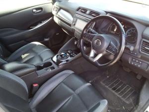 White Nissan Leaf 2018 in Siauliai, with an engine capacity of 0.00 L and mileage of 94 thousand km for 4999 €, photo 8 on AUTOMOTO.COM.LV