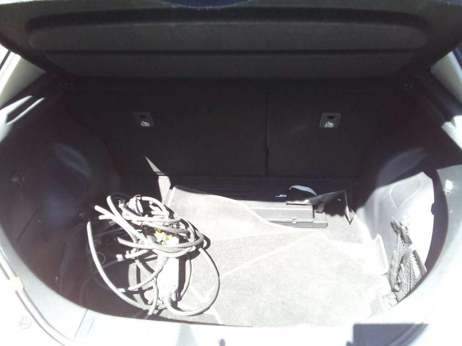 White Nissan Leaf 2018 in Siauliai, with an engine capacity of 0.00 L and mileage of 94 thousand km for 4999 €, photo 14 on AUTOMOTO.COM.LV