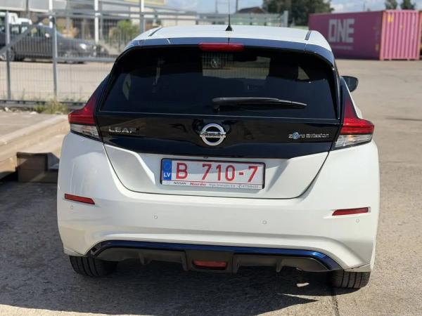 White Nissan Leaf 2018 in Riga, with an engine capacity of 0.00 L and mileage of 130 thousand km for 9500 €, photo 5 on AUTOMOTO.COM.LV