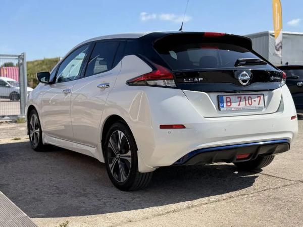 White Nissan Leaf 2018 in Riga, with an engine capacity of 0.00 L and mileage of 130 thousand km for 9500 €, photo 6 on AUTOMOTO.COM.LV