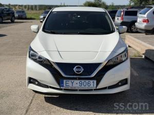 White Nissan Leaf 2018 in Riga, with an engine capacity of 0.00 L and mileage of 130 thousand km for 8900 €, photo 3 on AUTOMOTO.COM.LV