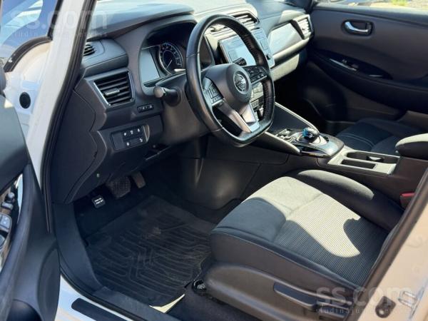 White Nissan Leaf 2018 in Riga, with an engine capacity of 0.00 L and mileage of 130 thousand km for 8900 €, photo 8 on AUTOMOTO.COM.LV