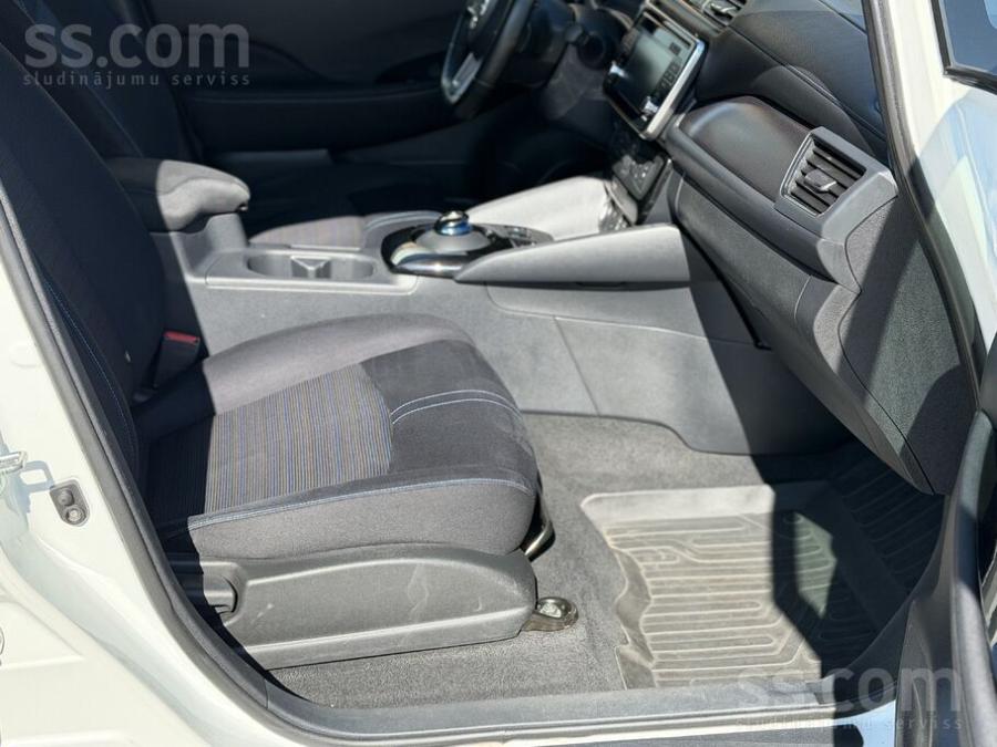 White Nissan Leaf 2018 in Riga, with an engine capacity of 0.00 L and mileage of 130 thousand km for 8900 €, photo 15 on AUTOMOTO.COM.LV