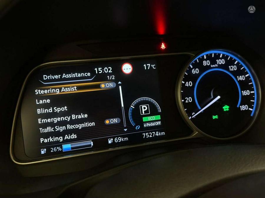 White Nissan Leaf 2018 in Marijampole, with an engine capacity of 0.00 L and mileage of 75 thousand km for 10999 €, photo 4 on AUTOMOTO.COM.LV