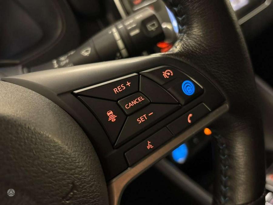 White Nissan Leaf 2018 in Marijampole, with an engine capacity of 0.00 L and mileage of 75 thousand km for 10999 €, photo 12 on AUTOMOTO.COM.LV