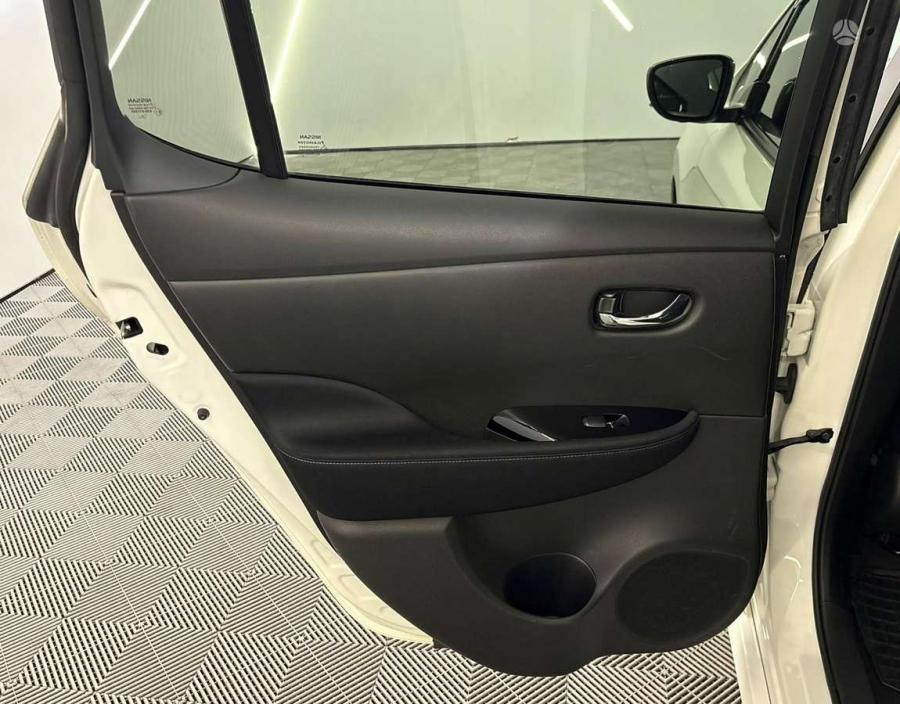 White Nissan Leaf 2018 in Marijampole, with an engine capacity of 0.00 L and mileage of 75 thousand km for 10999 €, photo 21 on AUTOMOTO.COM.LV