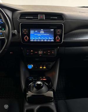 White Nissan Leaf 2018 in Marijampole, with an engine capacity of 0.00 L and mileage of 75 thousand km for 10999 €, photo 25 on AUTOMOTO.COM.LV