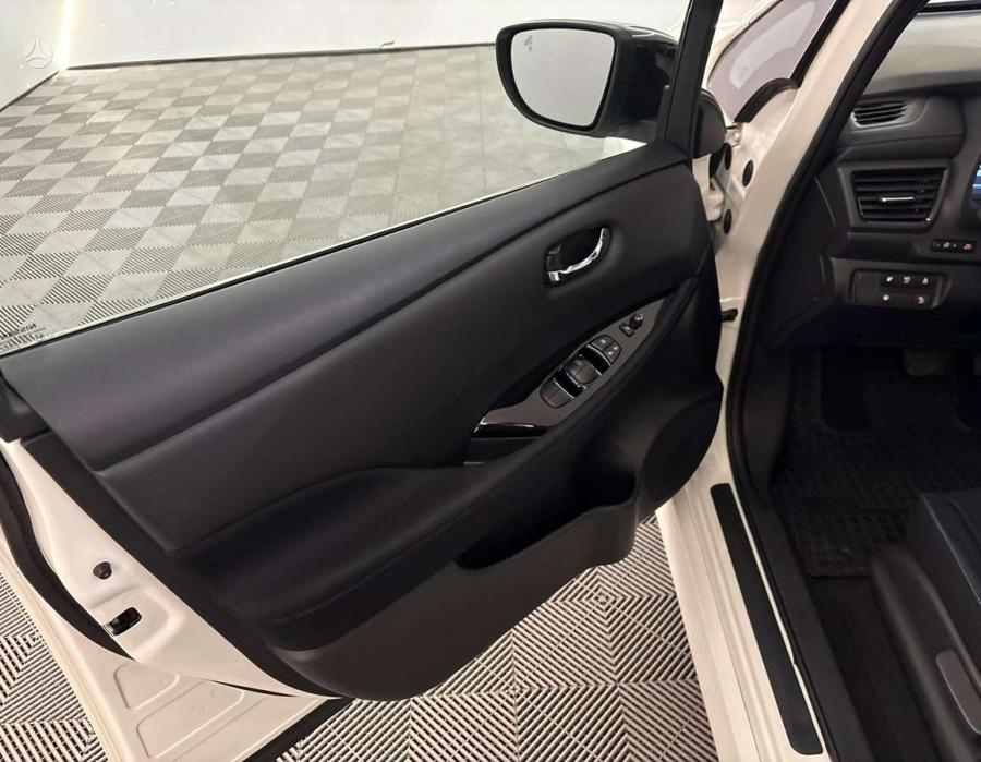White Nissan Leaf 2018 in Marijampole, with an engine capacity of 0.00 L and mileage of 75 thousand km for 10999 €, photo 28 on AUTOMOTO.COM.LV