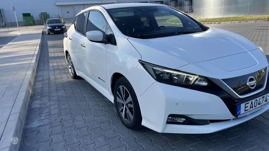 White Nissan Leaf 2018 in Vilnius, with an engine capacity of 0.00 L and mileage of 97 thousand km for 10500 €, photo 4 on AUTOMOTO.COM.LV