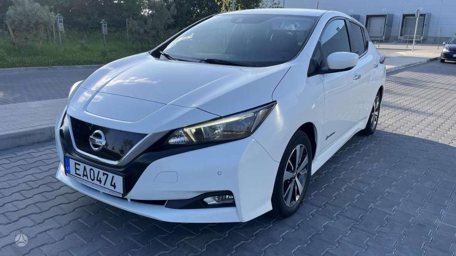 White Nissan Leaf 2018 in Vilnius, with an engine capacity of 0.00 L and mileage of 97 thousand km for 10500 €, photo 5 on AUTOMOTO.COM.LV
