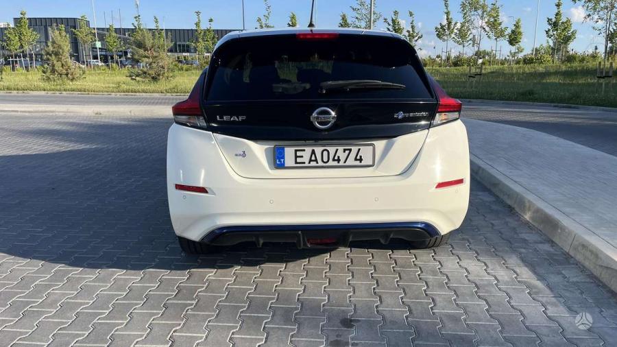 White Nissan Leaf 2018 in Vilnius, with an engine capacity of 0.00 L and mileage of 97 thousand km for 10500 €, photo 6 on AUTOMOTO.COM.LV