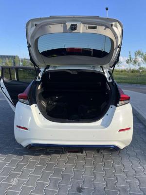 White Nissan Leaf 2018 in Vilnius, with an engine capacity of 0.00 L and mileage of 97 thousand km for 10500 €, photo 8 on AUTOMOTO.COM.LV