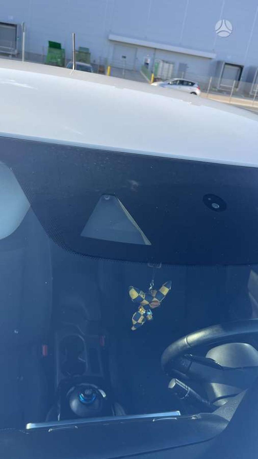 White Nissan Leaf 2018 in Vilnius, with an engine capacity of 0.00 L and mileage of 97 thousand km for 10500 €, photo 9 on AUTOMOTO.COM.LV