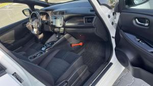 White Nissan Leaf 2018 in Vilnius, with an engine capacity of 0.00 L and mileage of 97 thousand km for 10500 €, photo 10 on AUTOMOTO.COM.LV
