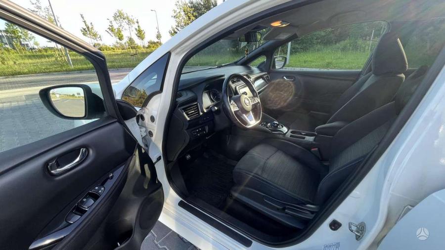 White Nissan Leaf 2018 in Vilnius, with an engine capacity of 0.00 L and mileage of 97 thousand km for 10500 €, photo 12 on AUTOMOTO.COM.LV