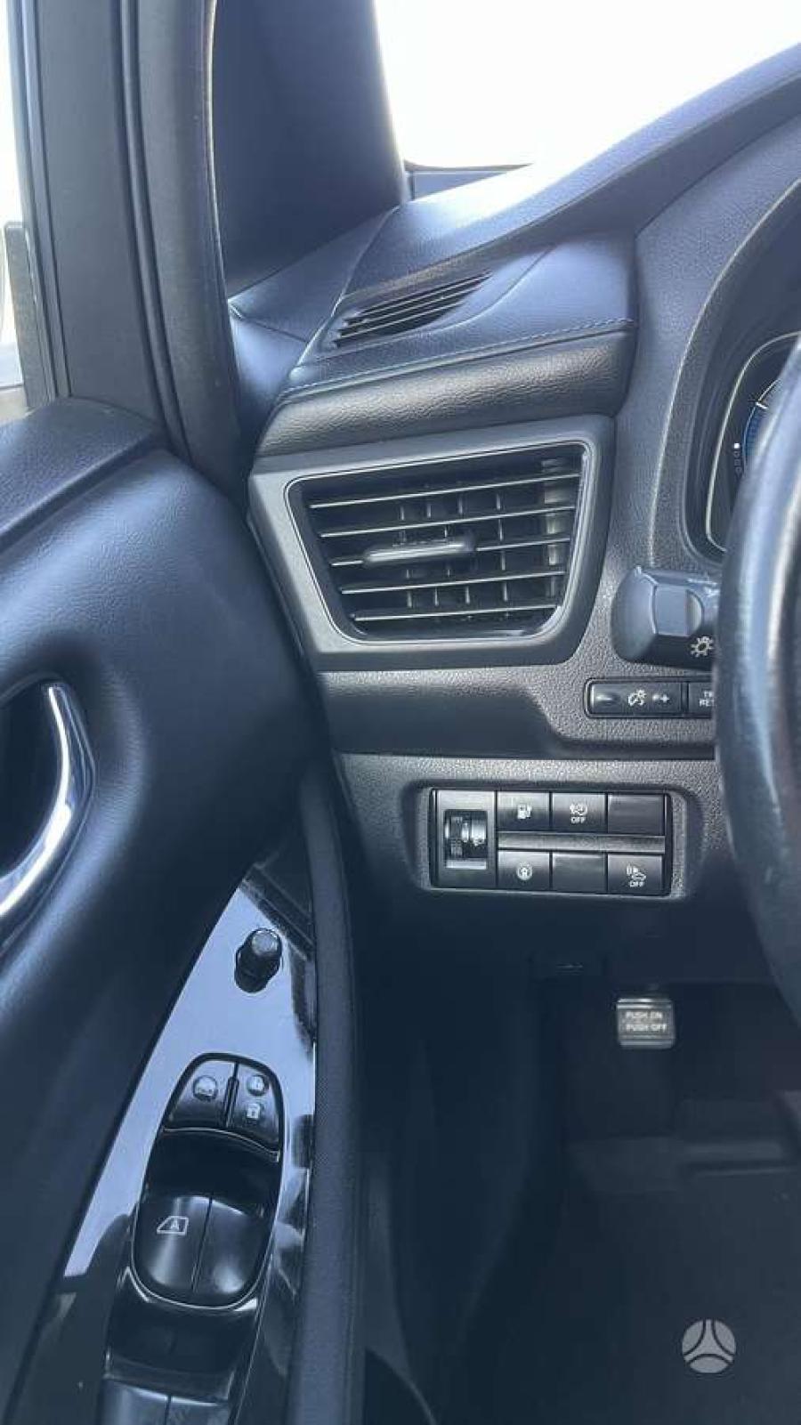 White Nissan Leaf 2018 in Vilnius, with an engine capacity of 0.00 L and mileage of 97 thousand km for 10500 €, photo 15 on AUTOMOTO.COM.LV