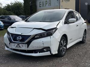 White Nissan Leaf 2018 in Ukmerge, with an engine capacity of 0.00 L and mileage of 140 thousand km for 6300 €, photo 5 on AUTOMOTO.COM.LV