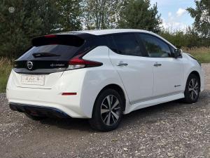 White Nissan Leaf 2018 in Ukmerge, with an engine capacity of 0.00 L and mileage of 140 thousand km for 6300 €, photo 6 on AUTOMOTO.COM.LV
