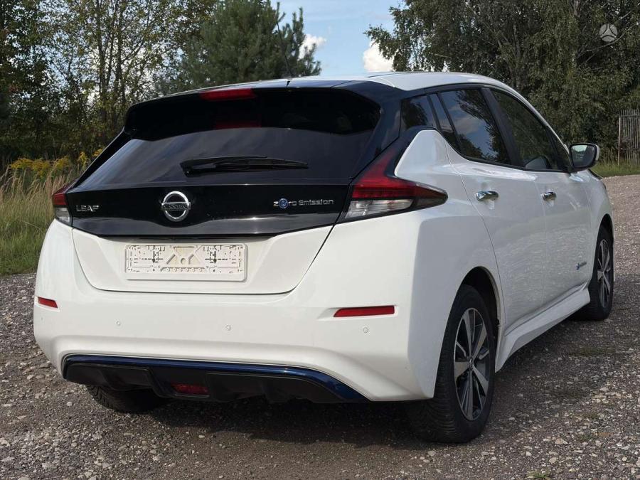 White Nissan Leaf 2018 in Ukmerge, with an engine capacity of 0.00 L and mileage of 140 thousand km for 6300 €, photo 7 on AUTOMOTO.COM.LV