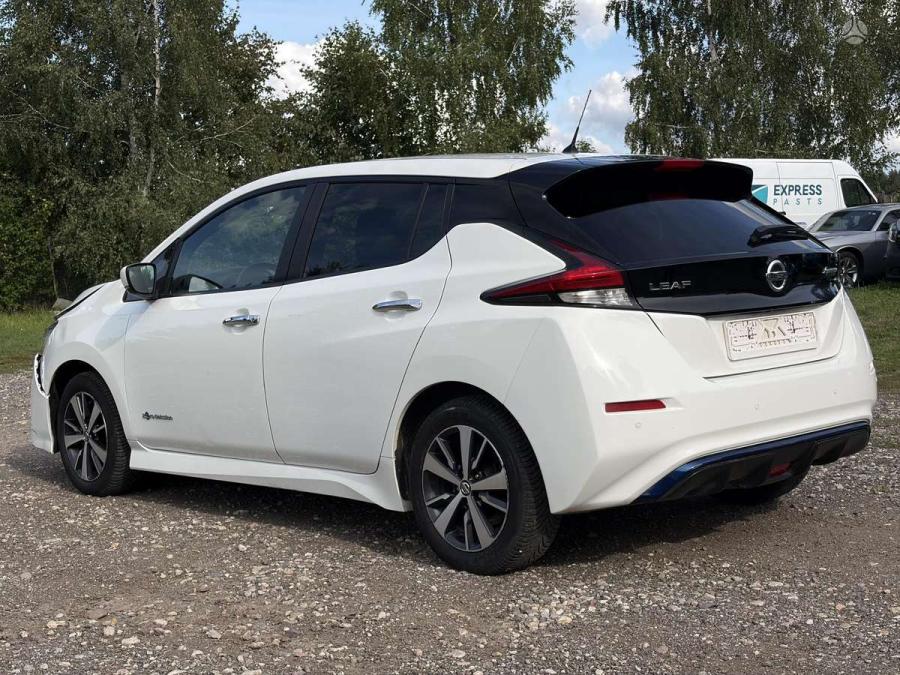 White Nissan Leaf 2018 in Ukmerge, with an engine capacity of 0.00 L and mileage of 140 thousand km for 6300 €, photo 8 on AUTOMOTO.COM.LV