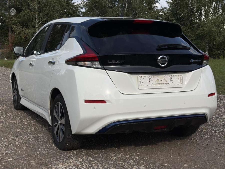 White Nissan Leaf 2018 in Ukmerge, with an engine capacity of 0.00 L and mileage of 140 thousand km for 6300 €, photo 9 on AUTOMOTO.COM.LV