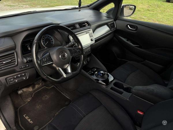 White Nissan Leaf 2018 in Ukmerge, with an engine capacity of 0.00 L and mileage of 140 thousand km for 6300 €, photo 10 on AUTOMOTO.COM.LV