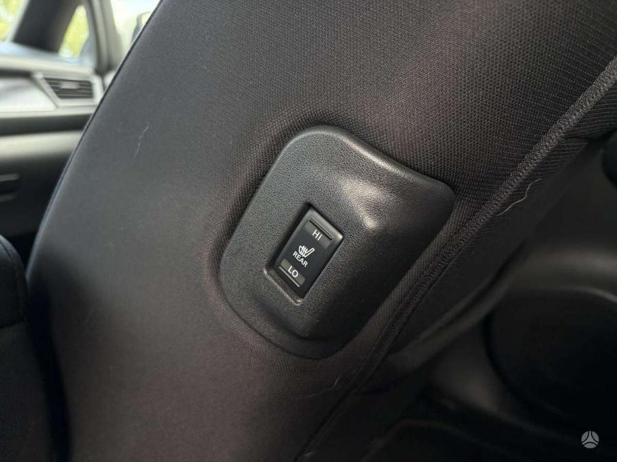 White Nissan Leaf 2018 in Ukmerge, with an engine capacity of 0.00 L and mileage of 140 thousand km for 6300 €, photo 16 on AUTOMOTO.COM.LV