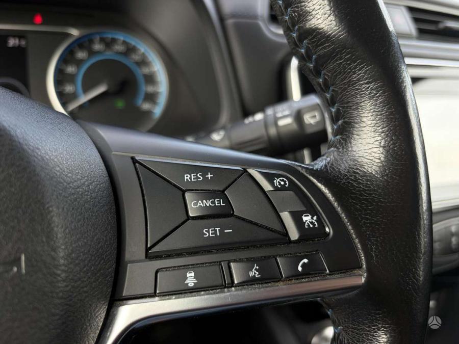 White Nissan Leaf 2018 in Ukmerge, with an engine capacity of 0.00 L and mileage of 140 thousand km for 6300 €, photo 18 on AUTOMOTO.COM.LV