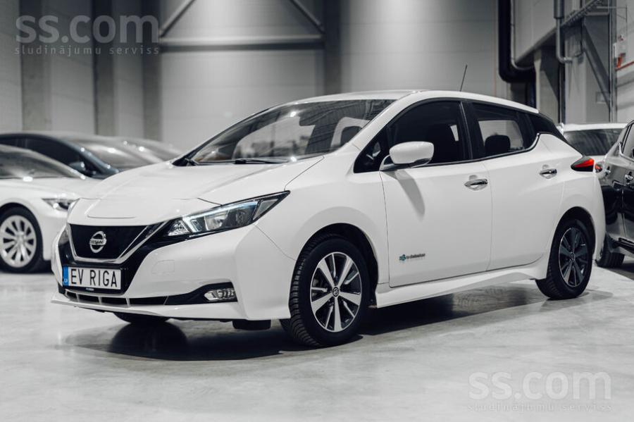 White Nissan Leaf 2019 in Riga, with an engine capacity of 0.00 L and mileage of 21 thousand km for 13790 €, photo 2 on AUTOMOTO.COM.LV