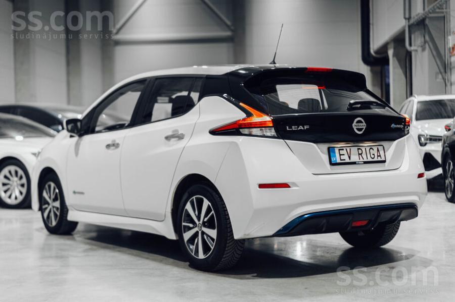 White Nissan Leaf 2019 in Riga, with an engine capacity of 0.00 L and mileage of 21 thousand km for 13790 €, photo 4 on AUTOMOTO.COM.LV