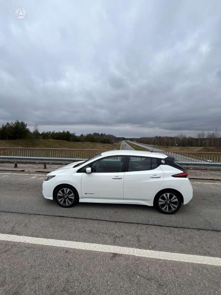 White Nissan Leaf 2019 in Vilnius, with an engine capacity of 0.00 L and mileage of 75 thousand km for 1100 €, photo 1 on AUTOMOTO.COM.LV