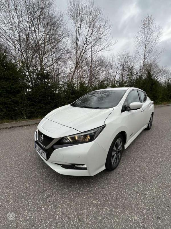 White Nissan Leaf 2019 in Vilnius, with an engine capacity of 0.00 L and mileage of 75 thousand km for 1100 €, photo 2 on AUTOMOTO.COM.LV