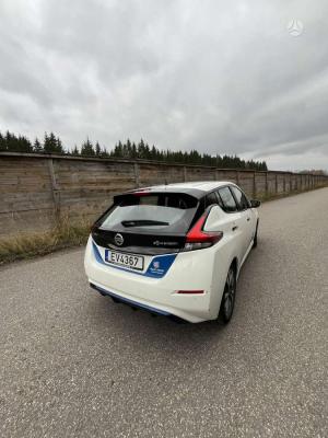 White Nissan Leaf 2019 in Vilnius, with an engine capacity of 0.00 L and mileage of 75 thousand km for 1100 €, photo 4 on AUTOMOTO.COM.LV