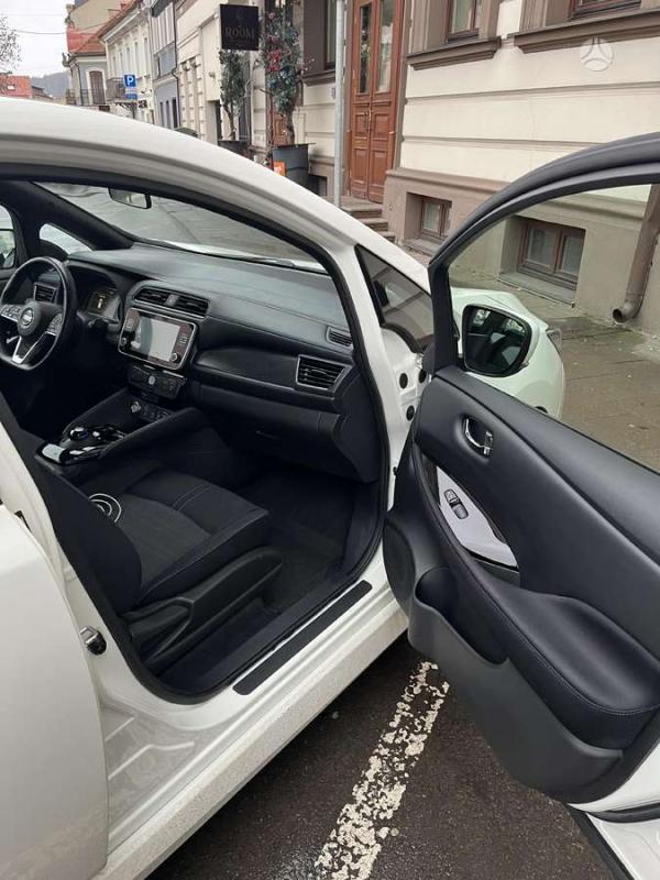 White Nissan Leaf 2019 in Vilnius, with an engine capacity of 0.00 L and mileage of 75 thousand km for 1100 €, photo 6 on AUTOMOTO.COM.LV