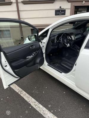 White Nissan Leaf 2019 in Vilnius, with an engine capacity of 0.00 L and mileage of 75 thousand km for 1100 €, photo 8 on AUTOMOTO.COM.LV