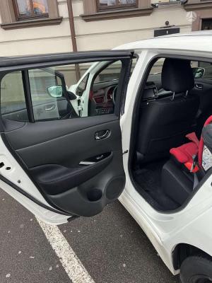 White Nissan Leaf 2019 in Vilnius, with an engine capacity of 0.00 L and mileage of 75 thousand km for 1100 €, photo 9 on AUTOMOTO.COM.LV