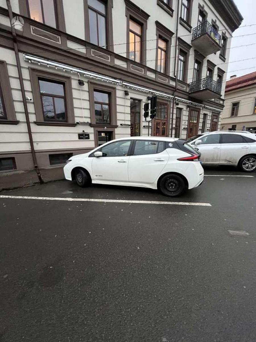 White Nissan Leaf 2019 in Vilnius, with an engine capacity of 0.00 L and mileage of 75 thousand km for 1100 €, photo 14 on AUTOMOTO.COM.LV