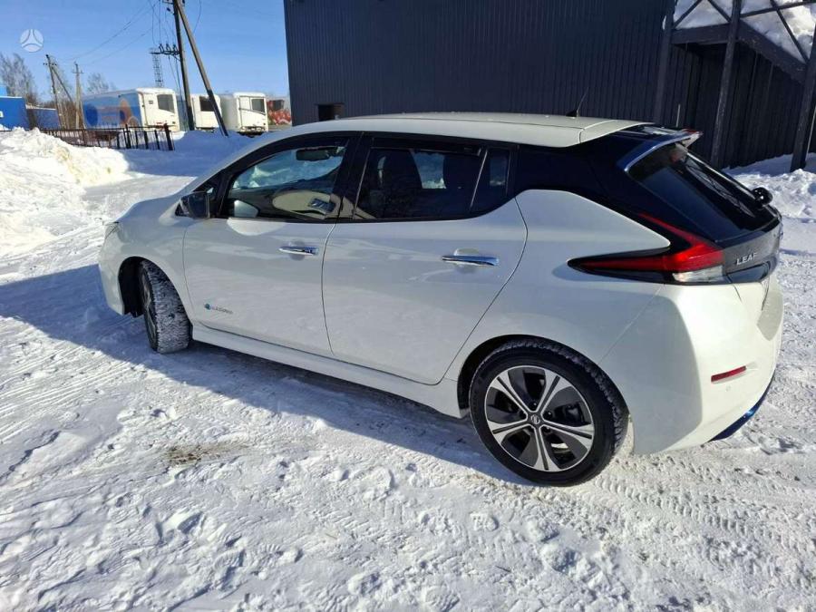 White Nissan Leaf 2019 in Plunge, with an engine capacity of 0.00 L and mileage of 131 thousand km for 9200 €, photo 2 on AUTOMOTO.COM.LV
