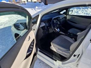 White Nissan Leaf 2019 in Plunge, with an engine capacity of 0.00 L and mileage of 131 thousand km for 9200 €, photo 5 on AUTOMOTO.COM.LV