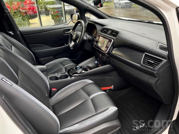 White Nissan Leaf 2019 in Riga, with an engine capacity of 0.00 L and mileage of 122 thousand km for 14750 €, photo 5 on AUTOMOTO.COM.LV