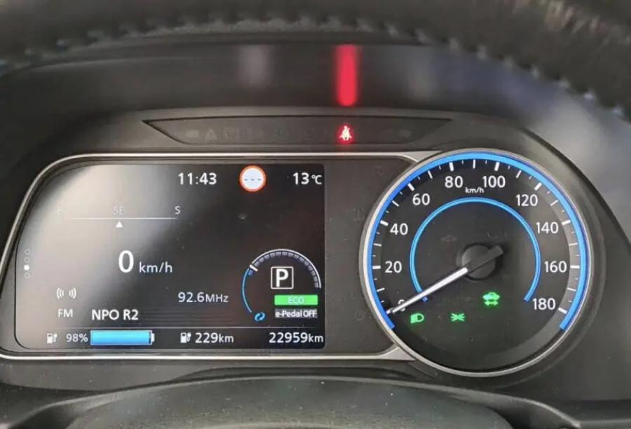 White Nissan Leaf 2019 in Riga, with an engine capacity of 0.00 L and mileage of 23 thousand km for 14000 €, photo 5 on AUTOMOTO.COM.LV