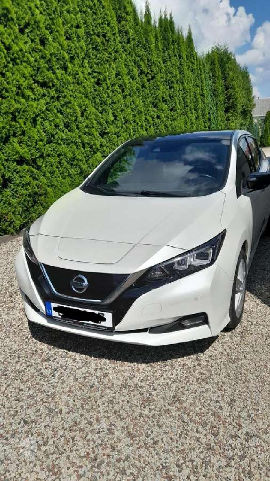 White Nissan Leaf 2019 in Vilnius, with an engine capacity of 0.00 L and mileage of 101 thousand km for 9999 €, photo 1 on AUTOMOTO.COM.LV