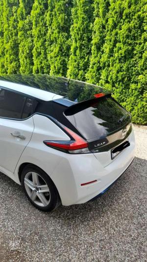 White Nissan Leaf 2019 in Vilnius, with an engine capacity of 0.00 L and mileage of 101 thousand km for 9999 €, photo 5 on AUTOMOTO.COM.LV