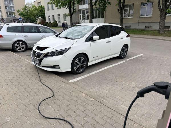 Balts Nissan Leaf 2019 Šalčininkai, ar dzinēja tilpumu 0.00 L un nobraukumu 103 tūkst. km par 10700 €, foto 1 vietnē AUTOMOTO.COM.LV