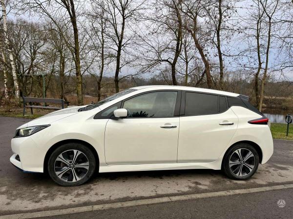 White Nissan Leaf 2020 in Taurage, with an engine capacity of 0.00 L and mileage of 189 thousand km for 9900 €, photo 4 on AUTOMOTO.COM.LV