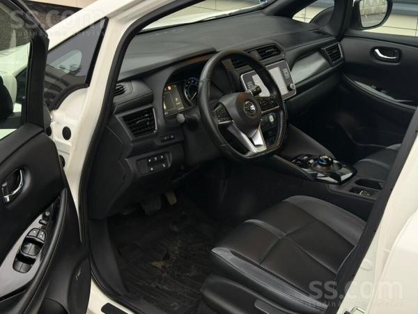 White Nissan Leaf 2020 in Riga, with an engine capacity of 0.00 L and mileage of 214 thousand km for 12180 €, photo 5 on AUTOMOTO.COM.LV