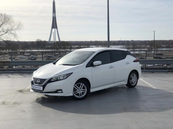 White Nissan Leaf 2020 in Riga, with an engine capacity of 0.00 L and mileage of 23 thousand km for 13500 €, photo 1 on AUTOMOTO.COM.LV